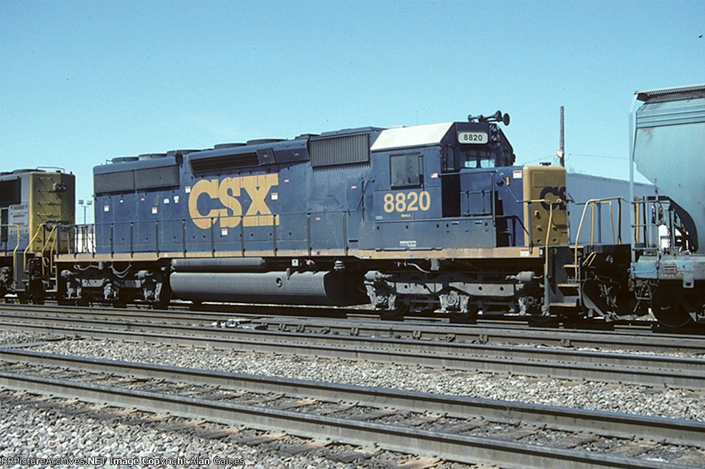 CSX SD40-2 8820
